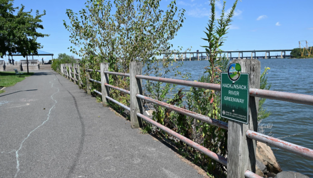 Hudson County Exec. Guy designates new Hudson River Greenway signs in ...